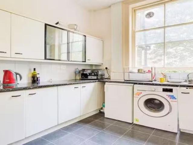 Nice 4 bedroom flat to rent in NW2