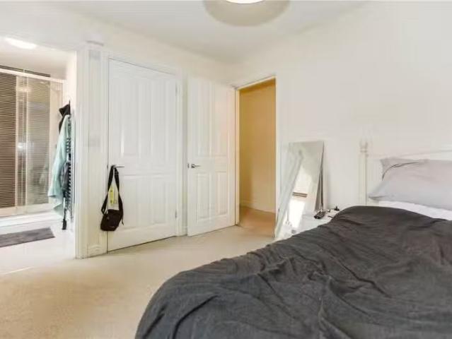 Just in! 4 bedroom house for rent in Longmead Avenue, Bristol.