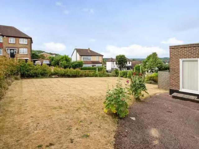 Cheap 4 bedroom semi detached house for rent in Glentrammon Ro.