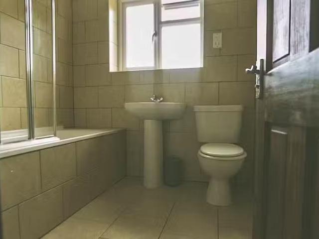Rental! 4 bedroom semi detached house for rent in Widdicombe W.