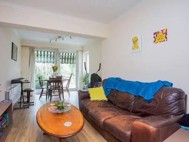Rental! 4 bedroom Semi Detached House to rent, Spring Avenue.