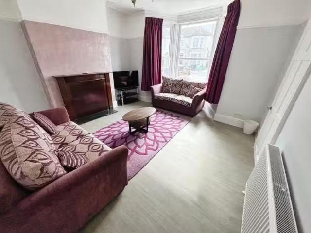 For Rent! 4 bedroom terraced house for rent in St. Albans Road.