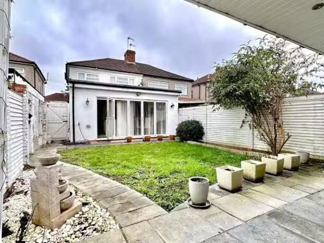 Cozy 4 BR Warwick Avenue, HARROW