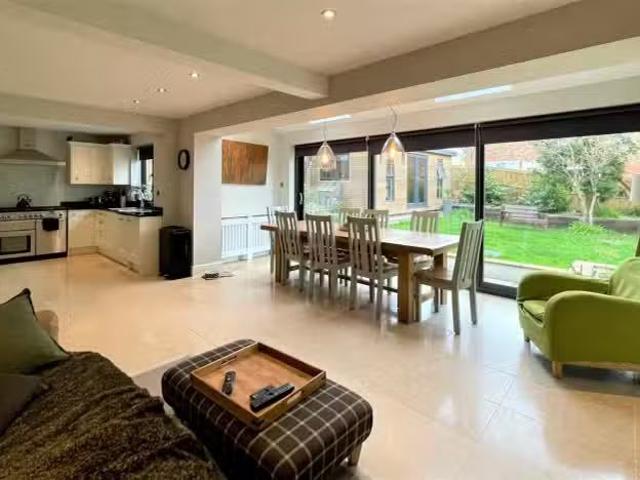 Deal! 4 BR Church Hill, Pinhoe, EXETER