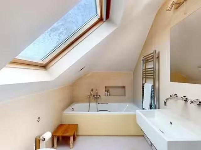 Cozy 4 BR North End Road