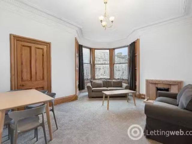 Cozy 4 BR Property to rent in Polwarth Gardens, Polwarth, Edin.