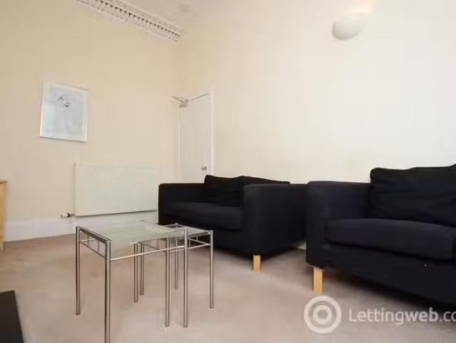 Cozy 4 BR Property to rent in Portland Street, Leith, Edinburg.