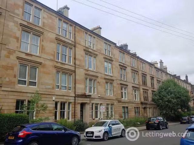 Cheap 4 BR Property to rent in Rupert Street, Woodlands, Glasg.