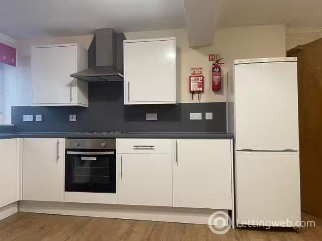 Deal! 4 BR Property to rent in 80 Nethergate, Dundee DD1 4ER.