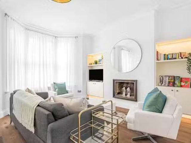 Deal! 4 BR Saltram Crescent