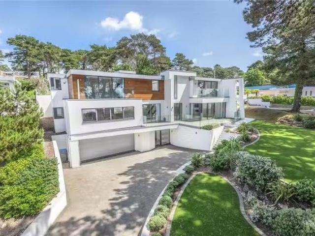 Deal! 5 BA 5 bedroom house for rent in Shore Road, Poole, BH13