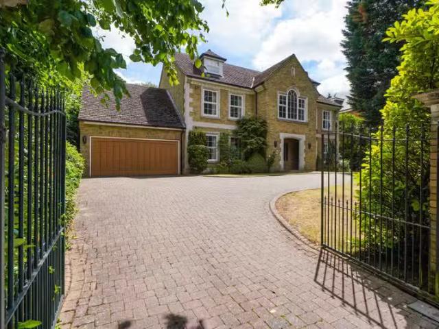 Cheap 5 BA 5 bedroom property to let in Cavendish Road, Weybri.