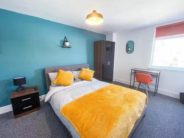 Cheap 5 BA 5 bedroom terraced house for rent in Welholme Road.