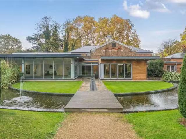 Just in! 5 BA 7 bedroom detached house for rent in Rectory Lan.