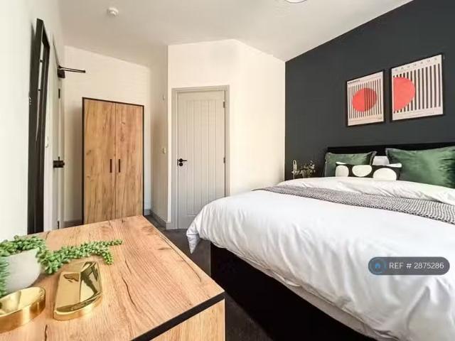 For Rent! 5 BA 1 bedroom house share for rent in Church Street.