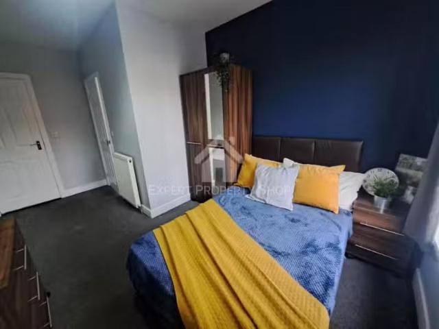 For Rent! 5 BA 1 bedroom house share for rent in En Suite Room.