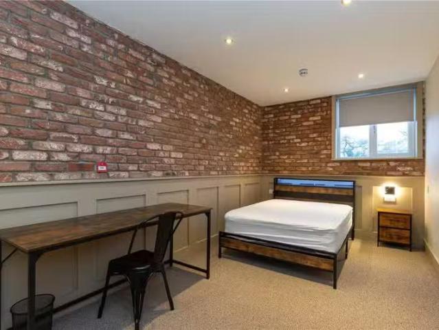 Cozy 5 BA 1 bedroom house share for rent in Huub Building, Man.