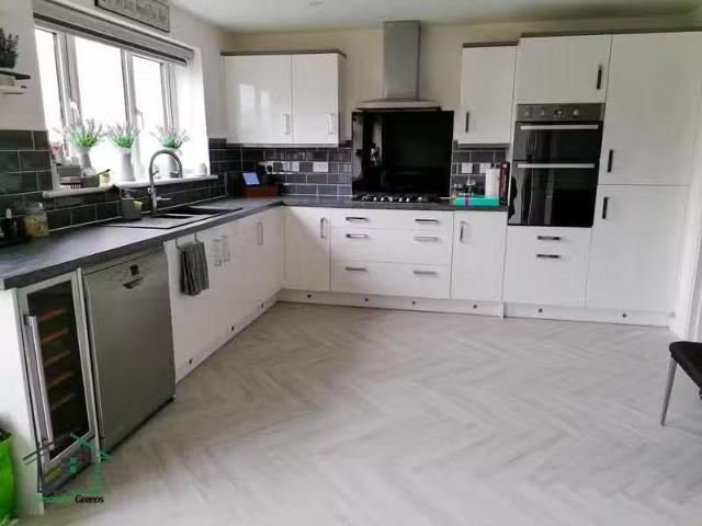 Charming 5 bedroom detached house for rent in Albacore Road, U.