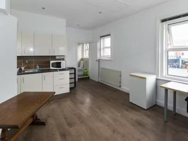 Just in! 5 bedroom flat for rent in 5 Bed Student flat on King.