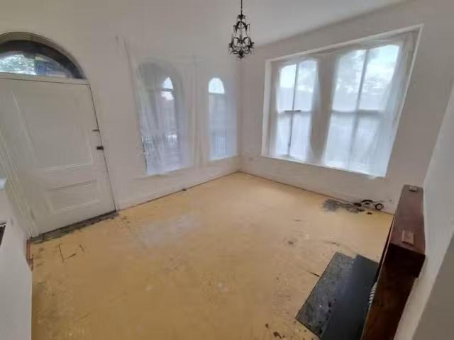 Deal! 5 bedroom house for rent in Queensbury,,, BD13