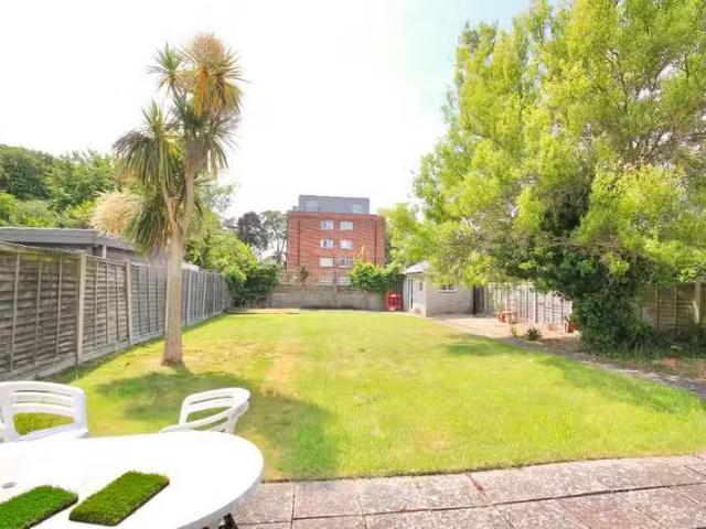 Cheap 5 bedroom semi detached house for rent in Richmond Wood.
