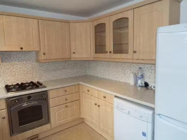 Cheap 5 bedroom terraced house for rent in Fairgreen Way, Sell.