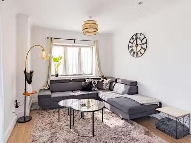 Cheap 5 BR Main Road
