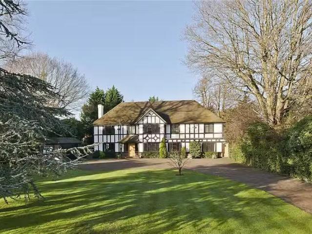Rental! 6 BA 6 bedroom detached house for rent in Ashley Road.