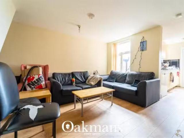 Charming 6 bedroom house for rent in Rookery Road, Selly Oak.