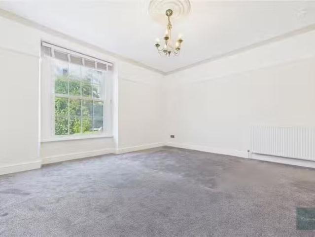 Cheap 6 bedroom terraced house for rent in Princess Victoria S.