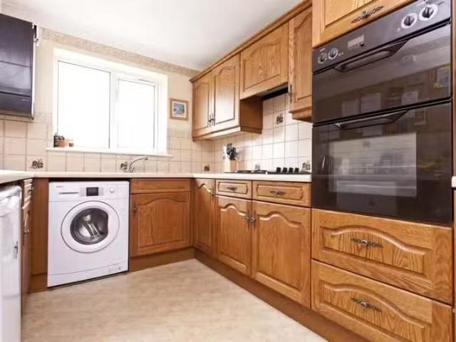 Cozy 6 bedroom town house for rent in 6 bedroom Semi Detached.