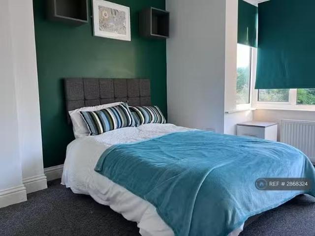 Nice 8 BA 1 bedroom house share for rent in Denmark Road, Brom.