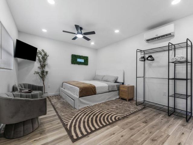New, Cozy & spacious Lounge Oasis Near Bucs Stadiu