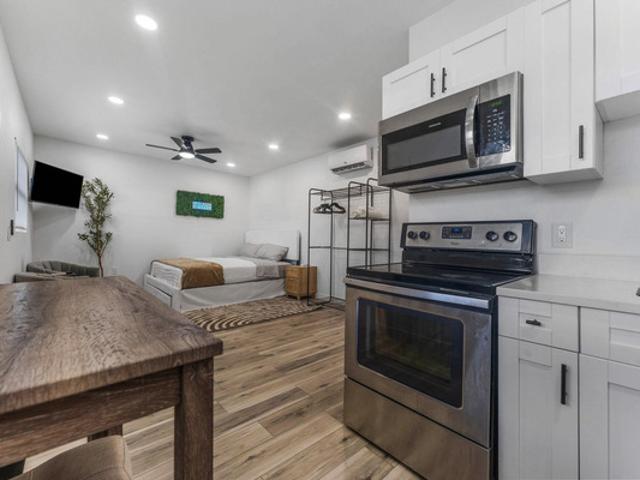 New, Cozy & spacious Lounge Oasis Near Bucs Stadium & All Local Attraction with Everything Included