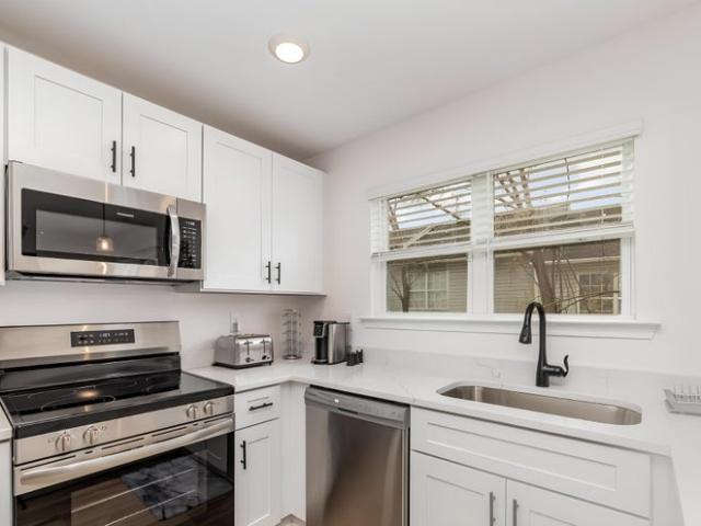New Construction Townhouse with Dining area, Livi