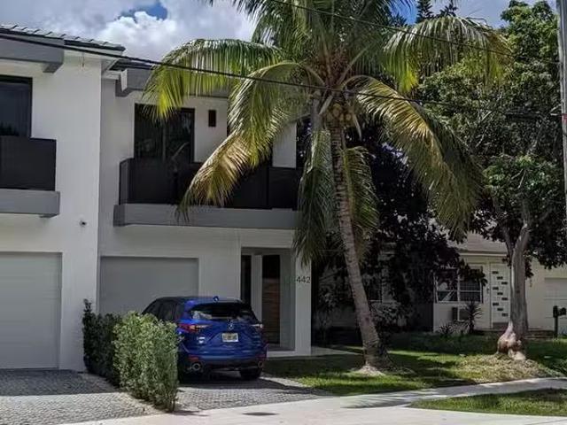 NEW CONSTRUCTION TOWNHOUSE RENTAL 440 Sw 15th Rd