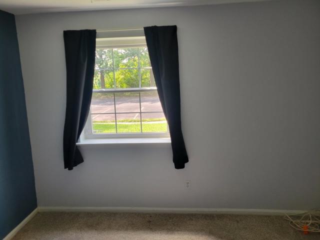 New carpet room, walking distance to shopping cent