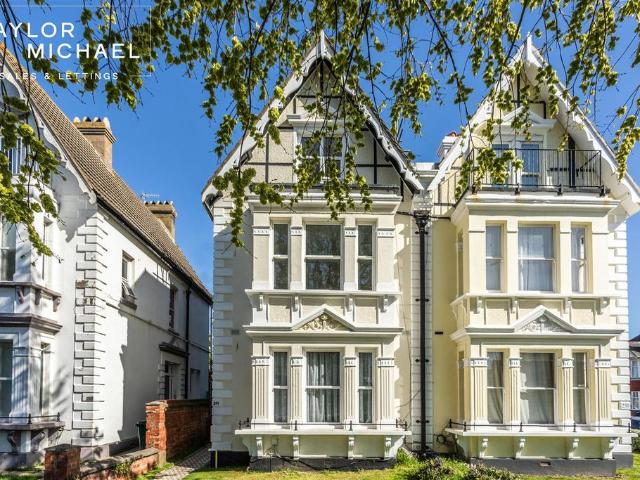 New Church Road, Hove 3 bed maisonette to rent £2,000 pcm £462 pw