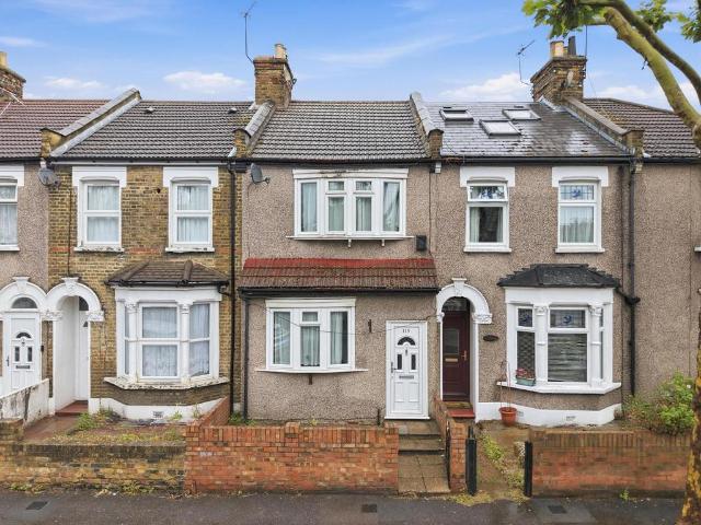 New City Road, London, E13 2 bed terraced house to rent £2,250 pcm £519 pw