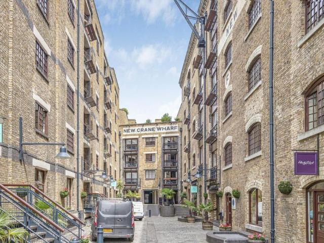 New Crane Place, London E1W 1 bed flat to rent £2,100 pcm £485 pw
