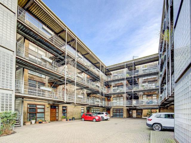 New Crescent Yard, Harlesden, London NW10, 3 bed flat to rent, £3,000 pcm | PrimeLocation