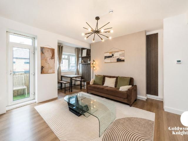 New Cross, London SE14, 3 bed flat to rent, £3,100 pcm | PrimeLocation