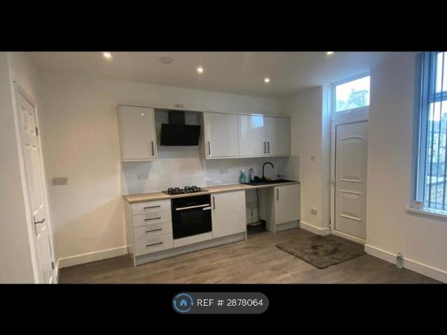 New Cross Street, Bradford BD5, 2 bed terraced house to rent, £700 pcm | PrimeLocation