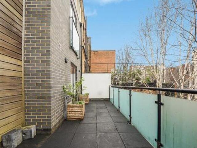 New Cross Road, London, 2 Bedroom Flat