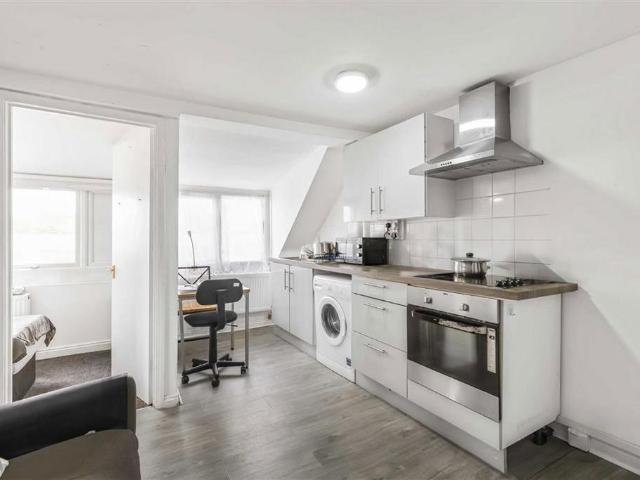 New Cross Road, London SE14 1 bed flat to rent £1,650 pcm £381 pw