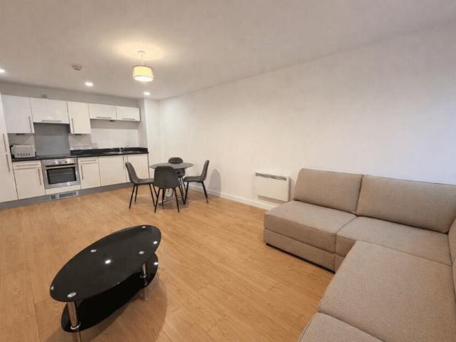 New Cross Road, London, SE14 2 bed flat to rent £1,700 pcm £392 pw