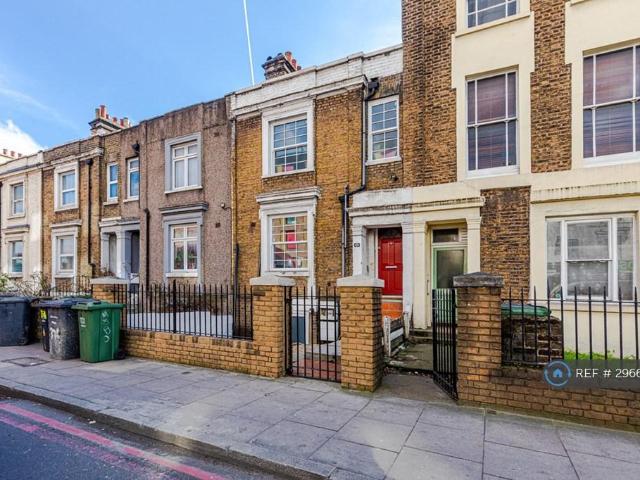New Cross Road, London, SE14 3 bed terraced house to rent £2,700 pcm £623 pw