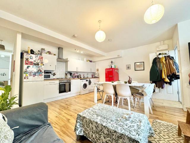 New Cross Road, London SE14, 3 bed flat to rent, £3,300 pcm | PrimeLocation