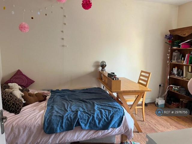New Cross Road, London, SE14 3 bed flat to rent £2,400 pcm £554 pw