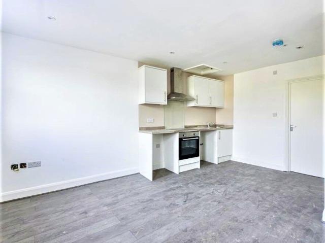 New Cross Road, London SE14, Studio to rent, £1,250 pcm | PrimeLocation